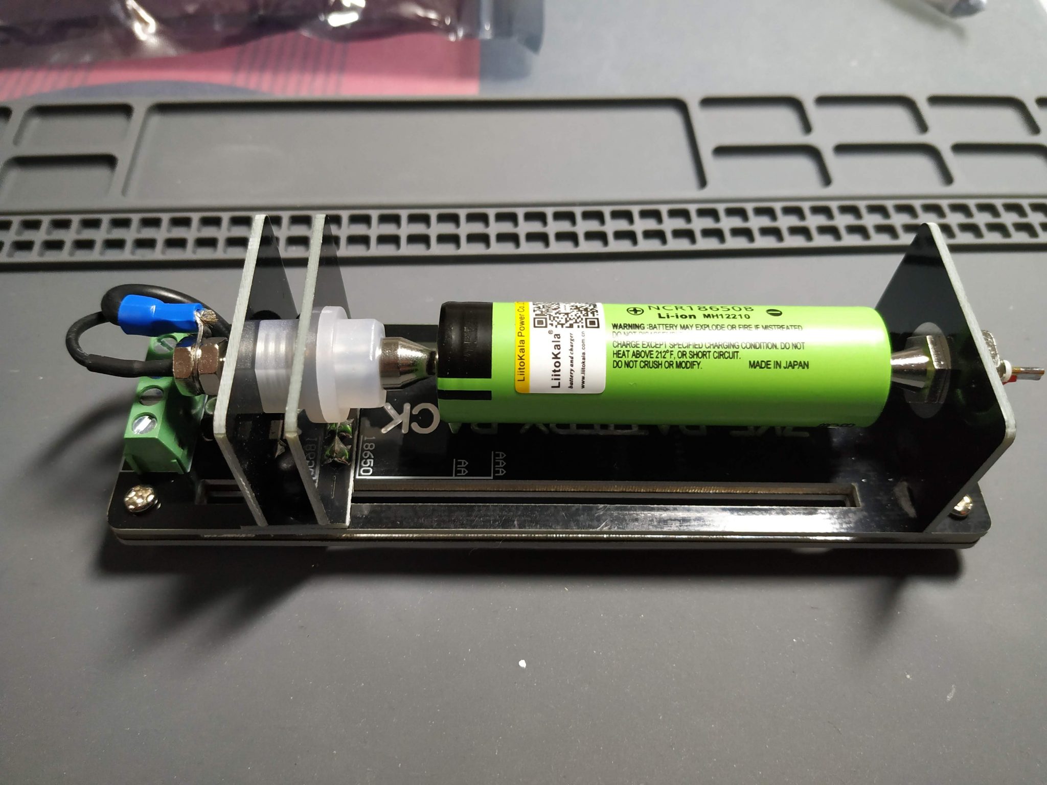 Holder for 18650 cell testing - ElectroTinker